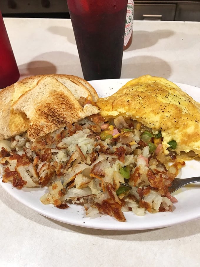 This Denver omelet and hashbrowns combo isn't just breakfast—it's edible therapy for whatever ails you on a Minnesota morning.