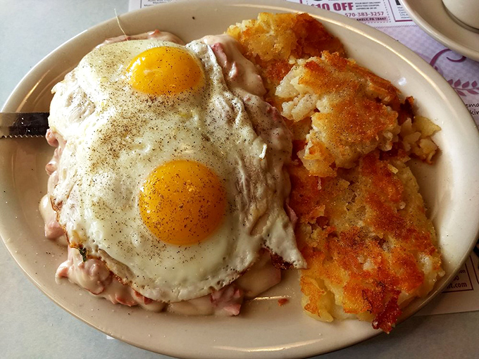 Eggs perched atop creamed chipped beef like sunny sentinels guarding breakfast treasure. Those crispy hash browns are the supporting actors who steal the scene. 