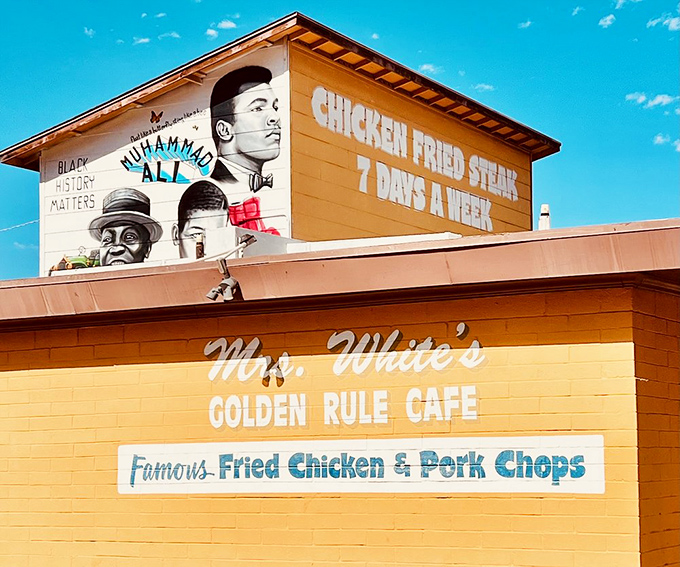 This stunning mural celebrates both community spirit and the serious business of exceptional comfort food.