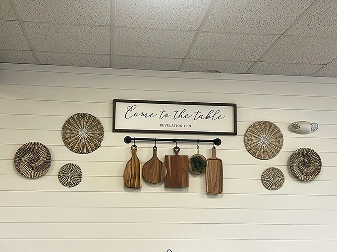 "Come to the Table" isn't just wall decor—it's the philosophy that makes this place special. Wooden cutting boards and woven baskets speak to simpler, tastier times.