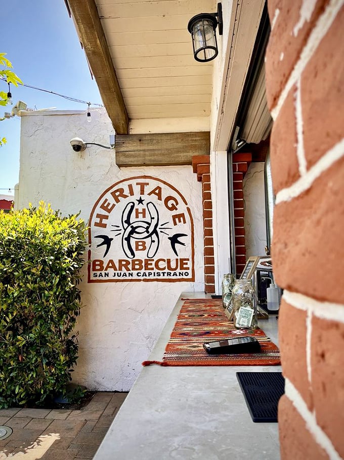 The logo says it all—horseshoe for luck, crossed forks for serious eating. This wall marking means you've found barbecue nirvana.