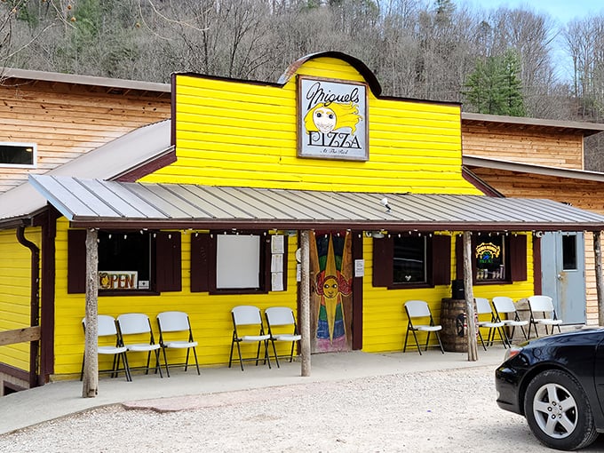 That sunshine-yellow building isn't just a beacon for hungry hikers—it's Kentucky's ultimate pizza pilgrimage site!