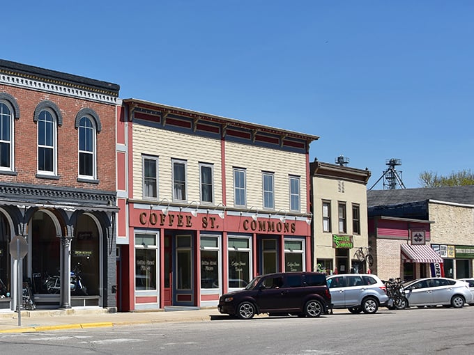 Coffee Street Commons isn't just a clever name—it's where locals exchange gossip and visitors plan their day's adventures over steaming mugs.