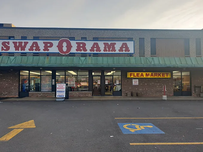 The gateway to bargain paradise. That "FLEA MARKET" sign might as well read "Abandon all budgetary restraint, ye who enter here."