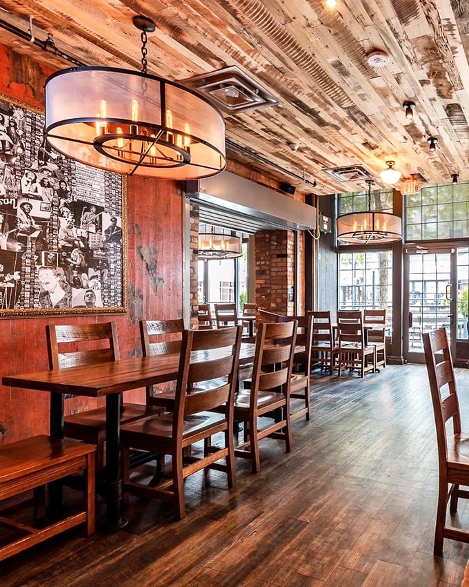Reclaimed wood ceilings, drum-shaped lighting, and sturdy furniture create that perfect "rustic-industrial" vibe. Comfort meets cool in this thoughtfully designed space.