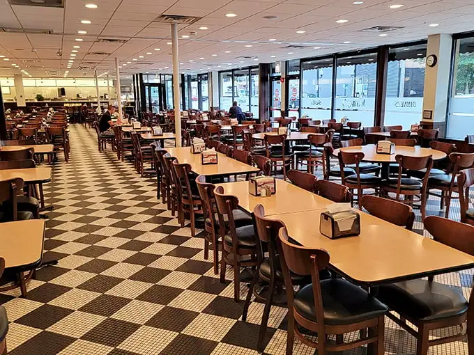 Checkered floors and simple wooden tables – no designer frills needed when the food is the star of this decades-long show.