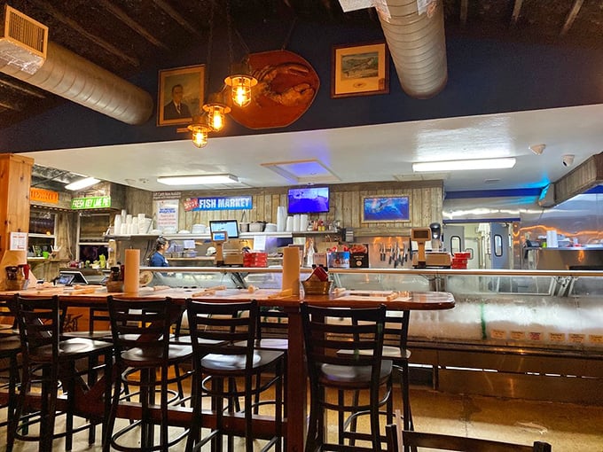 Inside, the market counter tells the real story – what you're eating today was swimming yesterday. Florida authenticity served with a side of expertise.