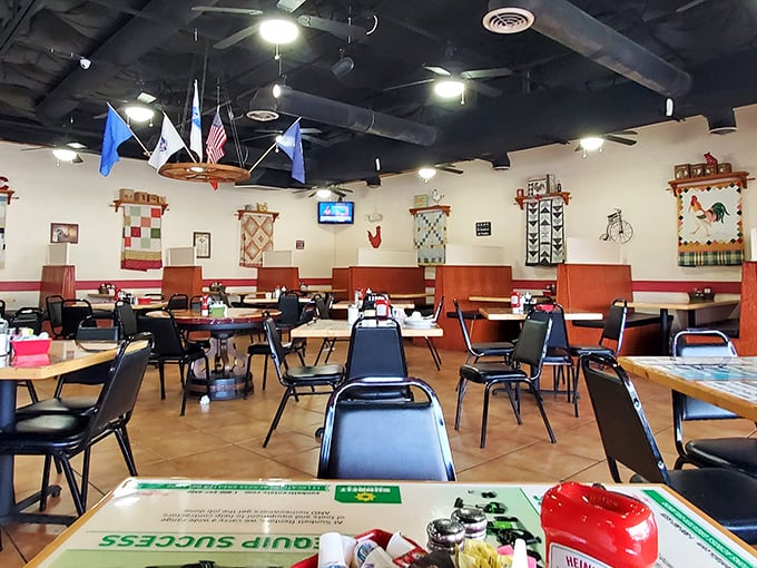 Country charm meets breakfast paradise. The quilts on the walls aren't just decoration—they're visual appetizers for the comfort food to come.