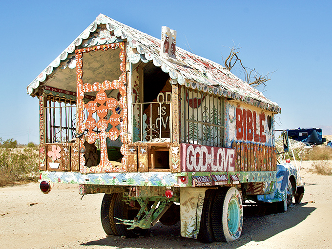 This isn't your average mobile home—it's a rolling canvas of devotion. Even in the desert, some dreams refuse to stay parked.