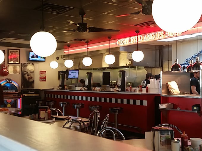 Step inside and you're transported to a classic American diner – red checkered counter, globe lights, and Marilyn watching approvingly from the wall.