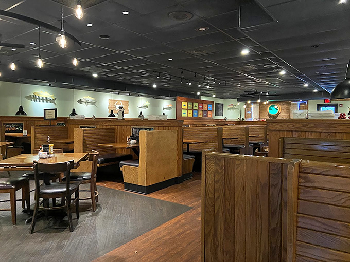 Wooden booths that feel like your own private dining cove. The fish décor on the walls actually seems to be enjoying watching you eat their cousins.