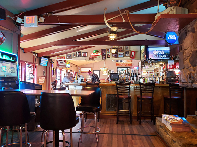 Step inside and you're greeted by that perfect blend of sports bar meets family diner—wooden beams, stone accents, and neon signs creating an atmosphere that says "stay awhile."