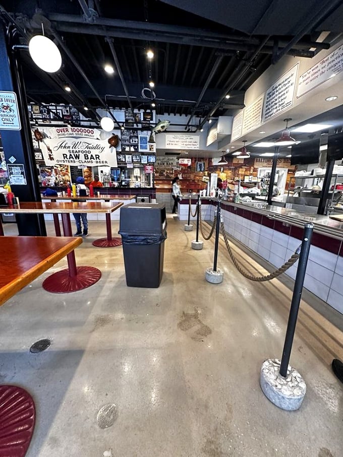 Step inside and the no-frills interior tells you everything: this place cares more about perfect seafood than fancy decor. Those standing tables? Worth it.
