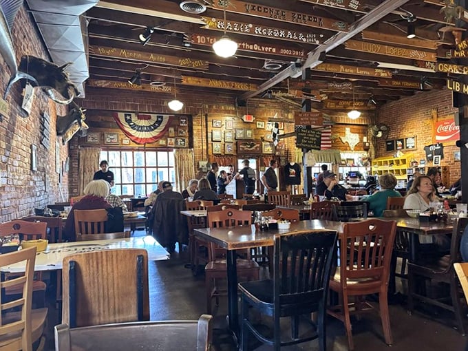 Inside Babe's, time slows down and hunger amplifies. Those wooden beams have witnessed more food comas than a Thanksgiving marathon.