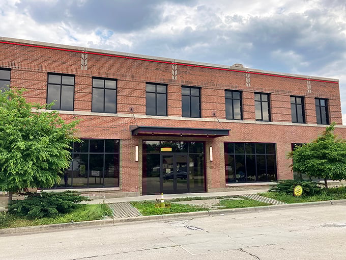 Papa Del's brick fortress stands ready to defend Champaign against mediocre pizza with its arsenal of deep-dish delights.