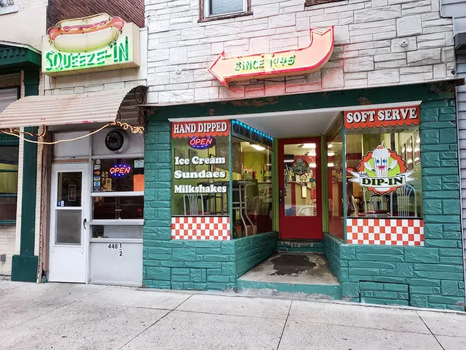 The Squeeze-In's neon hot dog sign has been beckoning hungry travelers since 1945. Some things just get better with age!