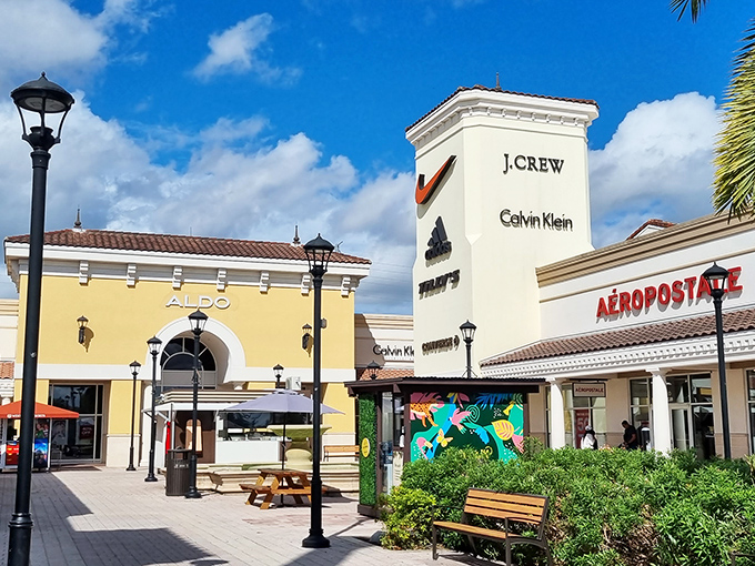 J.Crew, Calvin Klein, and Aeropostale throw a shopping party under the Florida sun.
