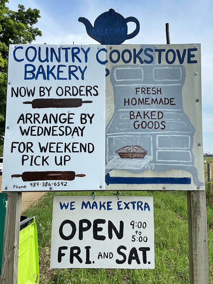 This hand-painted sign tells you everything you need to know: plan ahead, show up early, and prepare your taste buds for something extraordinary.