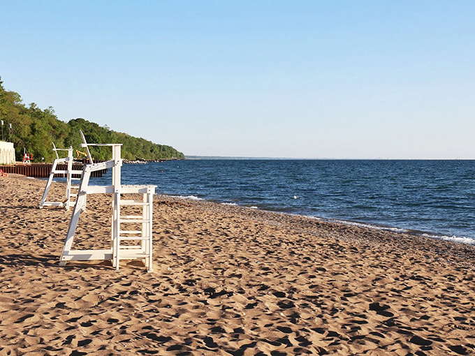 A solitary lifeguard stand keeps watch over golden sands. When the crowds disperse, Glencoe Beach transforms into a meditative escape worthy of a travel magazine cover.