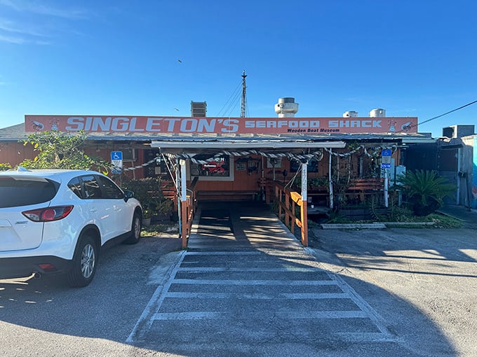 Singleton's doesn't need fancy signage when the seafood speaks volumes. Just look for that faded orange beacon of deliciousness.