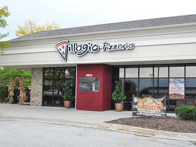 Red entrance, green plants, and pizza that makes time stand still – Villagio's simple formula for happiness.