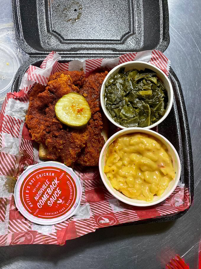 That moment when your hot chicken arrives with mac and cheese so golden it deserves its own Instagram account.