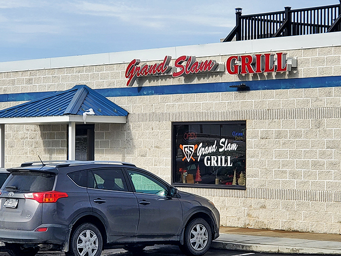 Grand Slam Grill keeps it simple on the outside. Like a poker player with a royal flush, it's saving the excitement for inside.