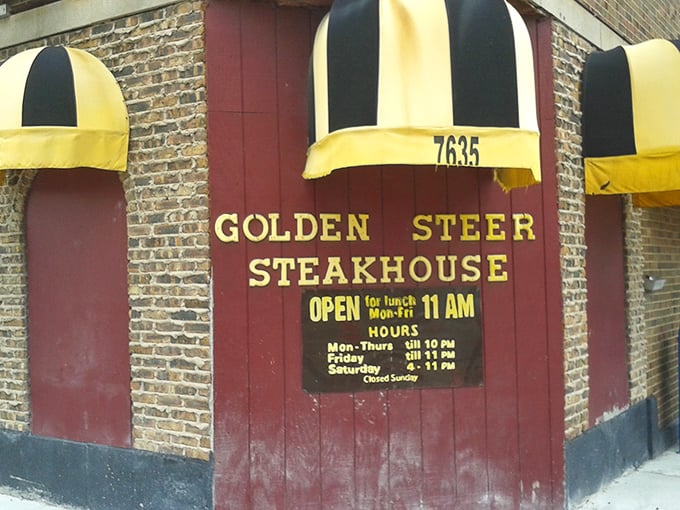 Yellow awnings and a classic storefront – the Golden Steer is what steakhouses looked like before Instagram told them otherwise.