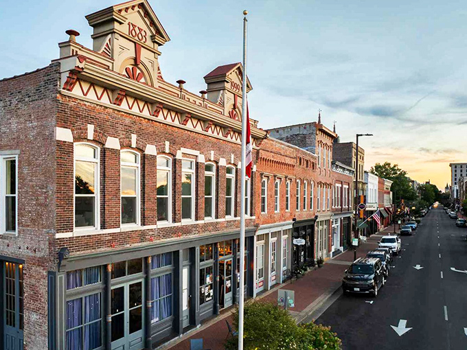 The sun-drenched streets of Paducah offer more than just pretty facades – they're gateways to a retirement where your Social Security actually suffices.