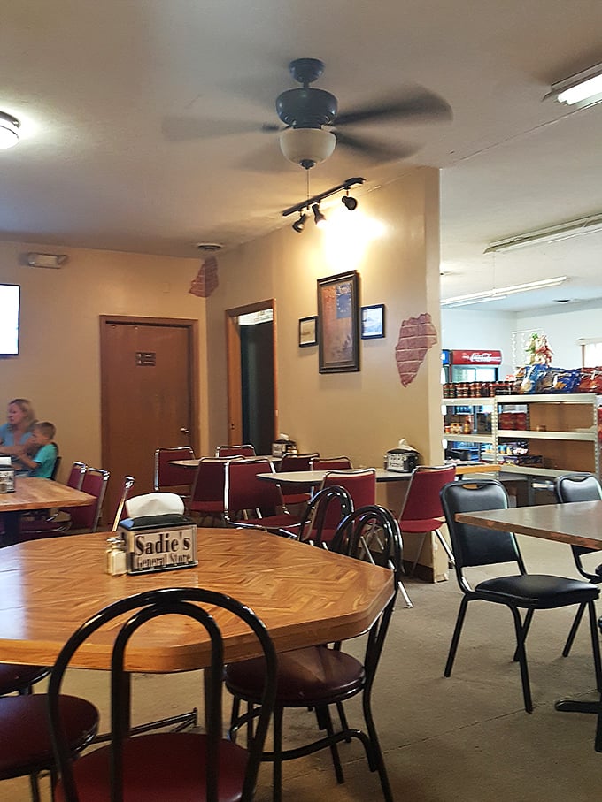 Simple tables, ceiling fans, and pizza worth driving across Nebraska for – Papa D's has priorities straight! 