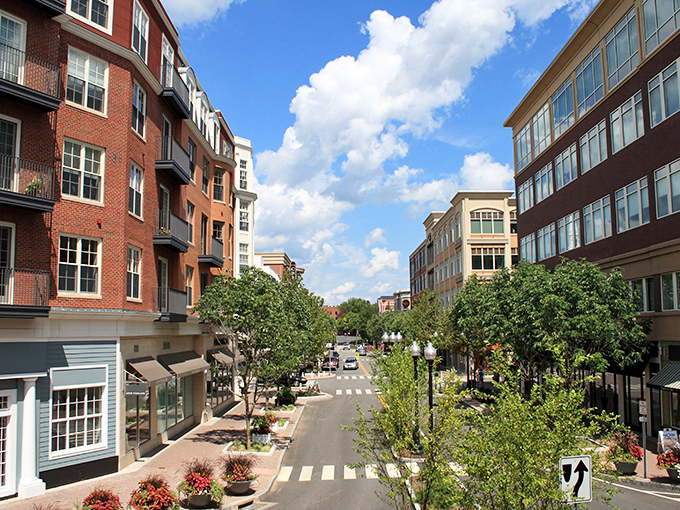 Outdoor cafés and pedestrian-friendly streets make West Hartford's shopping district feel like a small European village.