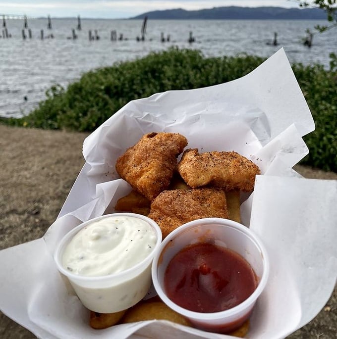 Enjoying Bowpicker with a Columbia River backdrop—proof that sometimes the best dining room has no walls, just spectacular views.
