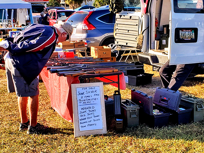 "All junk guys welcome here!" proclaims a handwritten sign that might as well read "Treasure hunters, your quest begins now." The thrill of the hunt personified.
