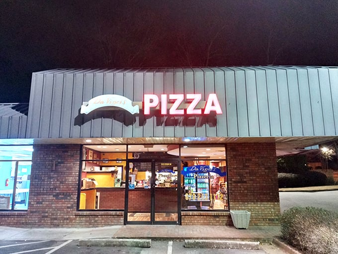 DaVinci's clean, minimalist storefront proves that great pizza doesn't need fancy frills—just like the Mona Lisa doesn't need extra brushstrokes.