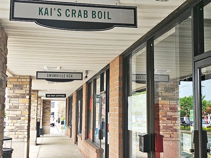 Strip mall dining reaches new heights when Cajun spices meet Ohio hospitality perfectly.