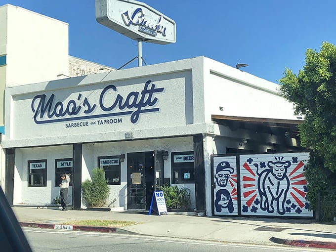 Moo's Craft proves Los Angeles can do more than just tacos - BBQ magic happens here. 