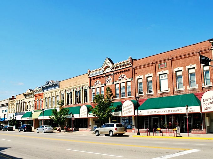 Reedsburg's sun-drenched downtown invites you to slow down and remember when shopping was actually enjoyable. 