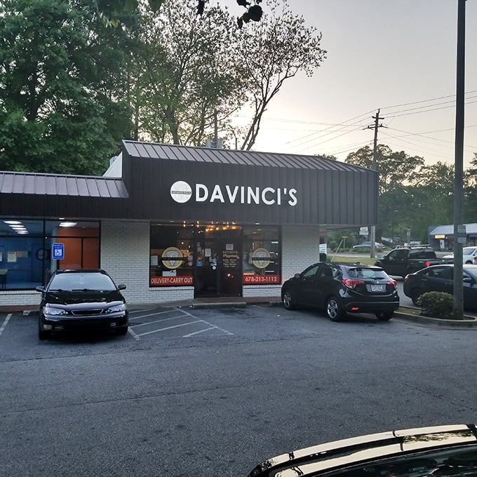 The pizza equivalent of "speak softly and carry a big stick"—DaVinci's understated exterior belies the masterpieces baking inside.