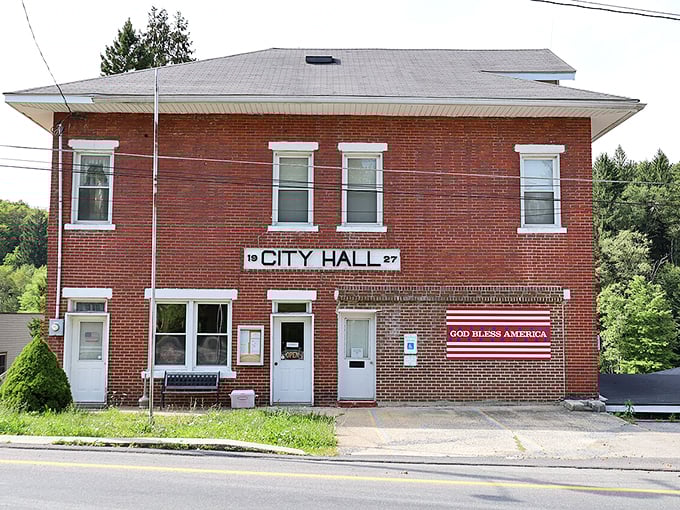 Thomas City Hall keeps things refreshingly simple – no labyrinthine bureaucracy here, just a straightforward brick building and a patriotic banner.