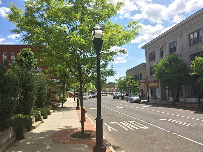 Chicopee's wide streets and historic buildings create an inviting small-town atmosphere. Traffic lights optional, community spirit mandatory!