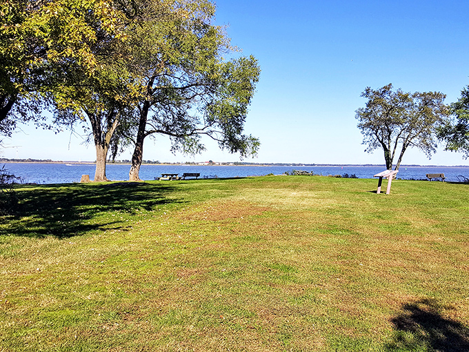 Peaceful riverside lawn with a view that turns ship-watching into an all-day affair. Binoculars optional but recommended.