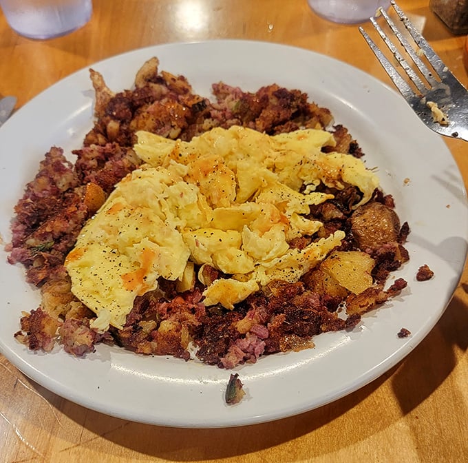 Corned beef and eggs—the breakfast of Cleveland champions. This plate has "nap afterward" written all over it, and I'm not complaining.