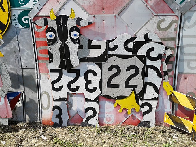 Holy cow! This bovine beauty combines route markers and speed limits into a moo-ving piece of art. Even the numbers seem to have found their perfect herd.