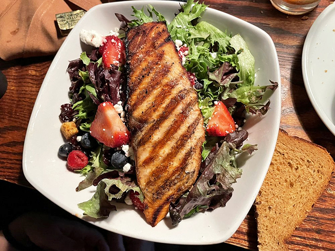 When a salad looks this good, even dedicated carnivores might consider switching teams – at least for one magnificent meal.