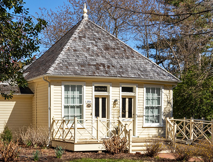 This charming octagonal building looks like it belongs in a storybook, possibly housing either a wise old shopkeeper or the world's most adorable tourist information center.