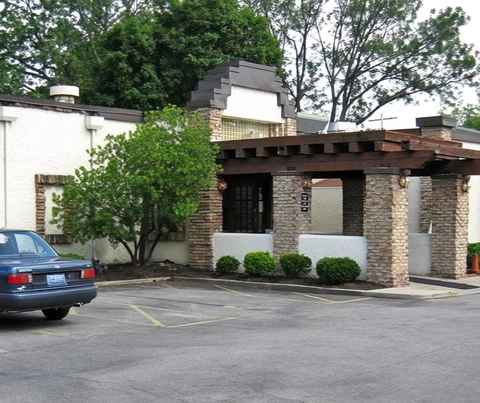 Hyde Park Prime Steakhouse: The architectural equivalent of a firm handshake—solid, trustworthy, and promising an experience worth remembering long after the bill arrives.