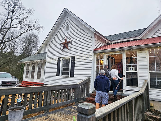 That star on the building isn't just decoration—it's a preview of your meal's rating. Five stars, naturally!