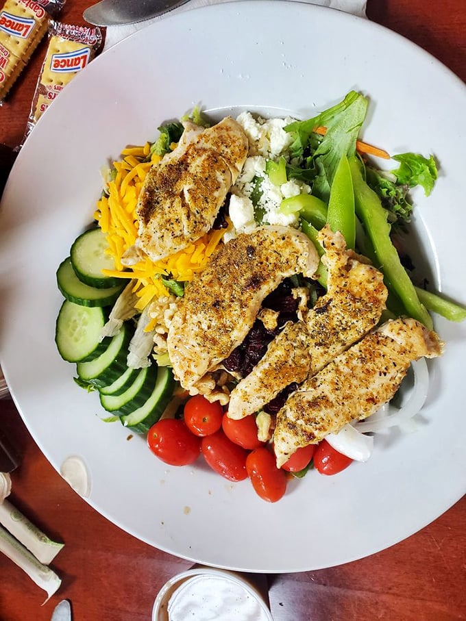 Who said healthy eating can't be satisfying? This vibrant salad proves Damascus Diner isn't just about indulgence – it's about quality ingredients.
