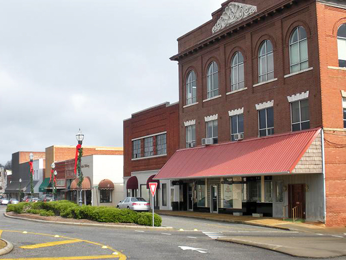 Alexander City's downtown exudes the kind of charm that makes you want to sit a spell without spending a fortune.