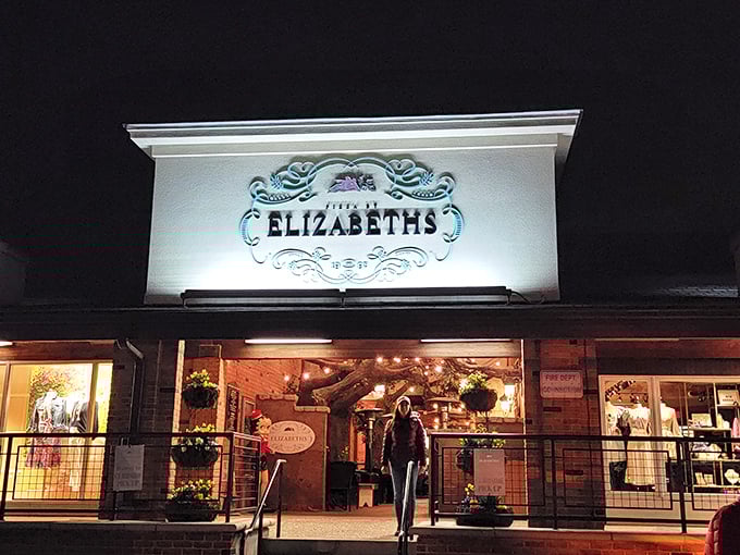 Elizabeth's elegant façade hints at pizza that's dressed up but still knows how to have a good time.